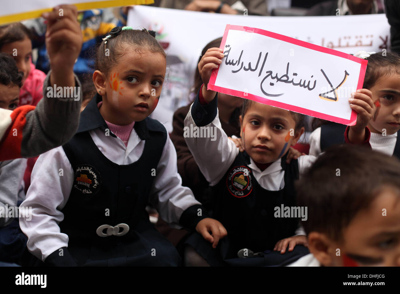 Gaza, Palestinian Territories, . 9th Nov, 2013. Palestinian children ...