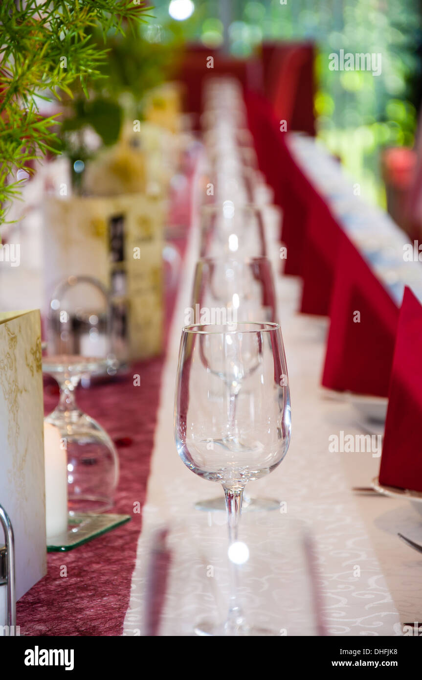 festive red dinner arrangement Stock Photo - Alamy