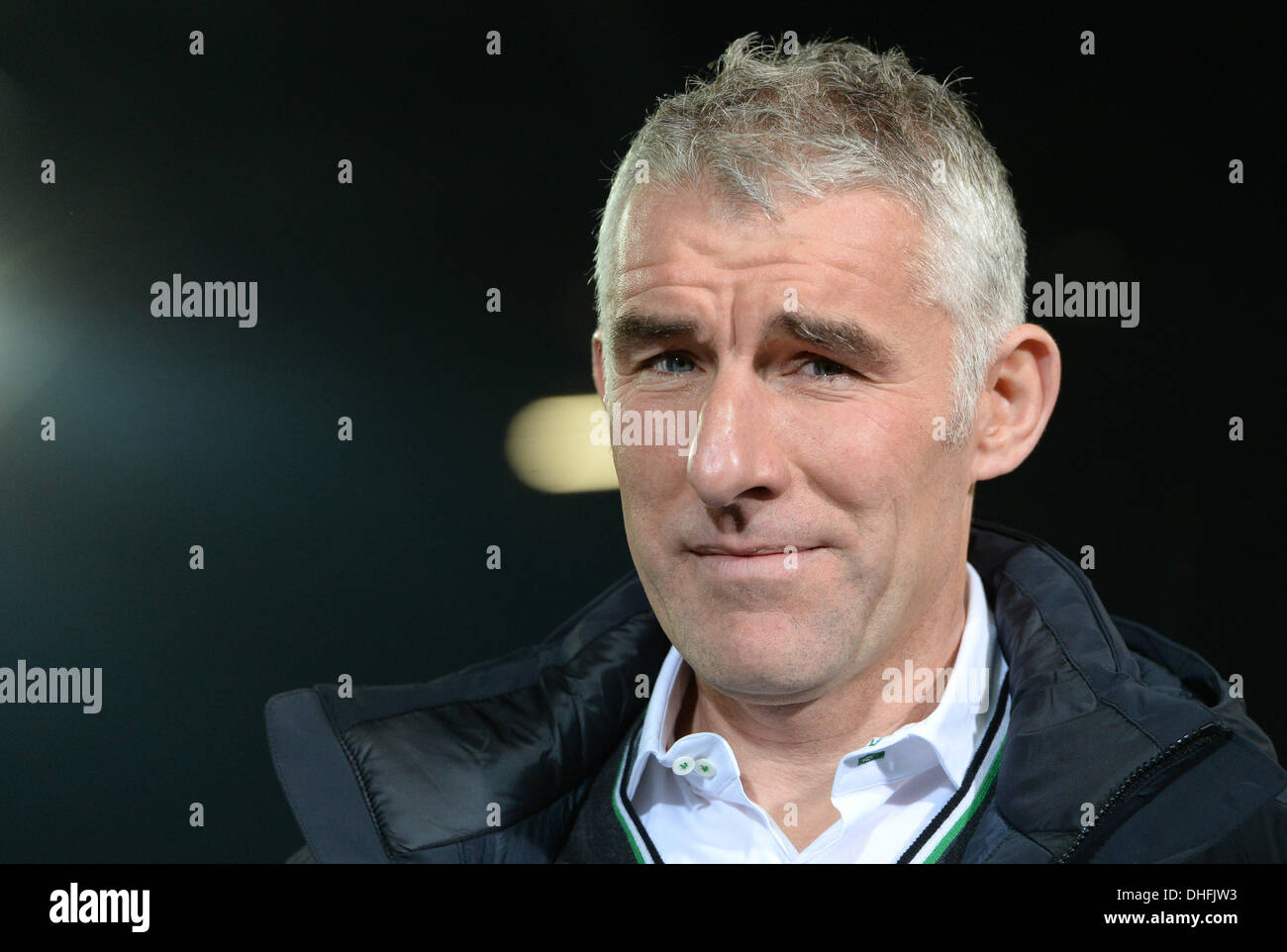 Hanover, Germany. 8th Nov, 2013. Hanover's coach Mirko Slomka captured ...