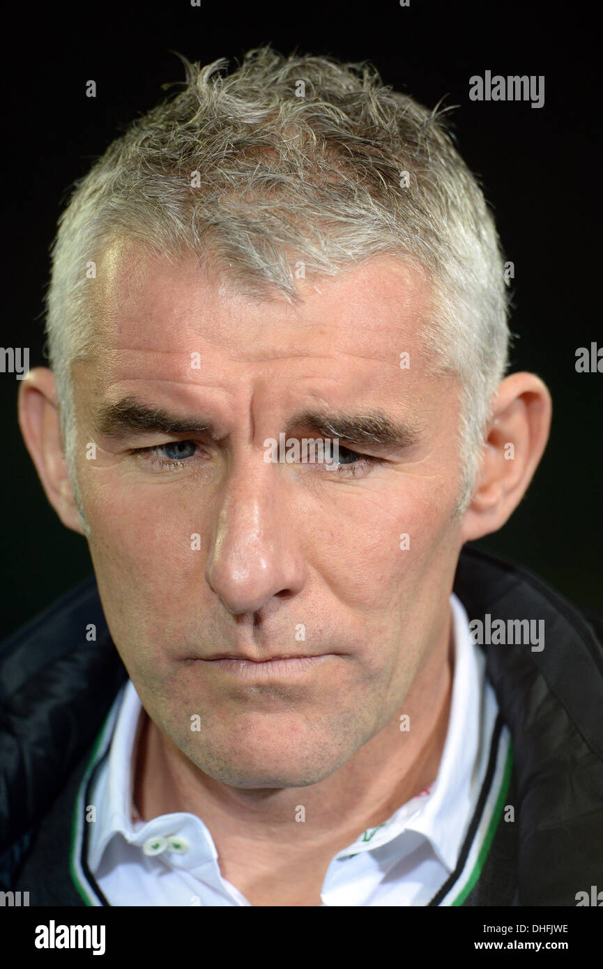 Hanover, Germany. 8th Nov, 2013. Hanover's coach Mirko Slomka captured ...