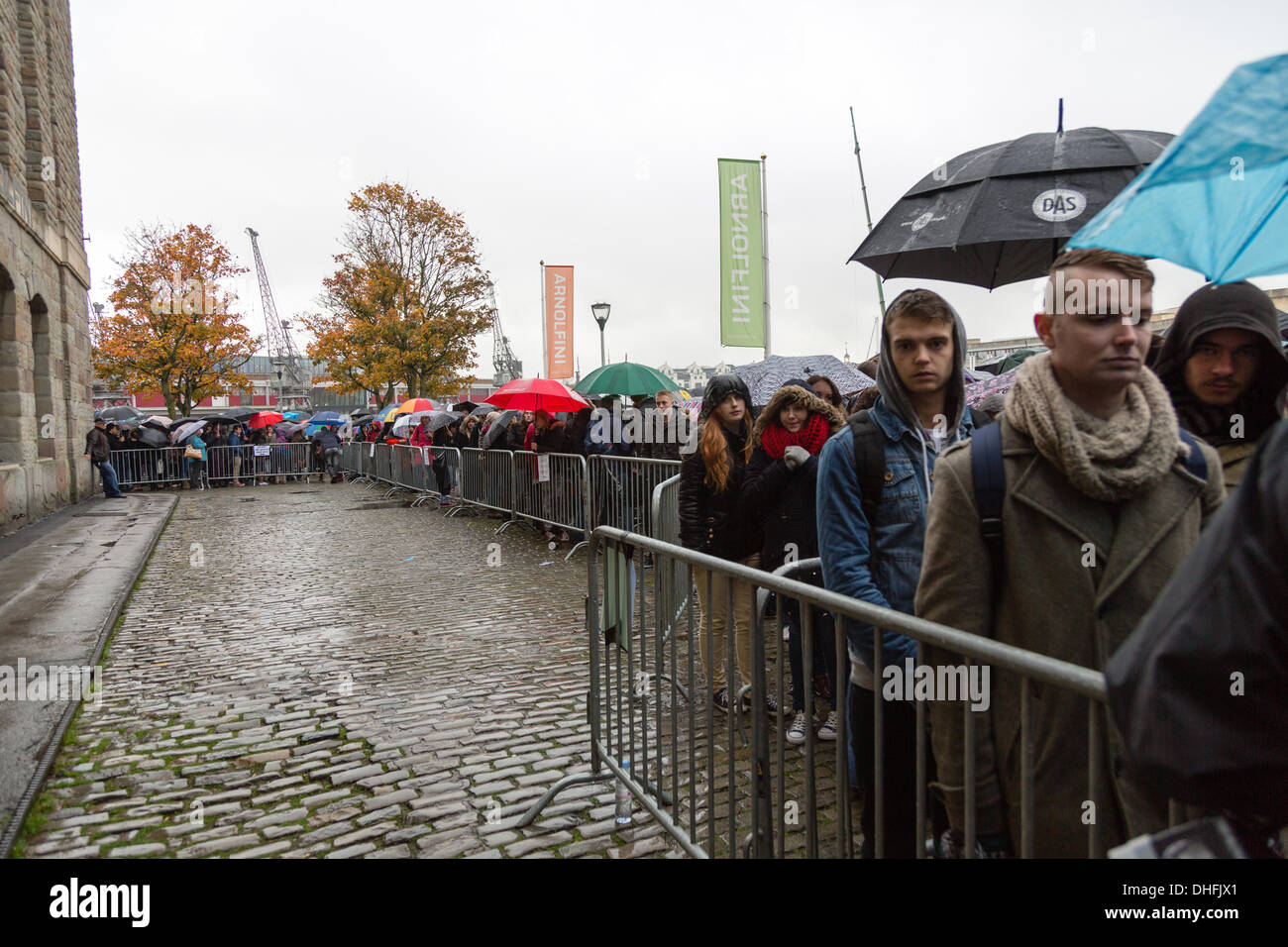 Long queues form hi-res stock photography and images - Alamy