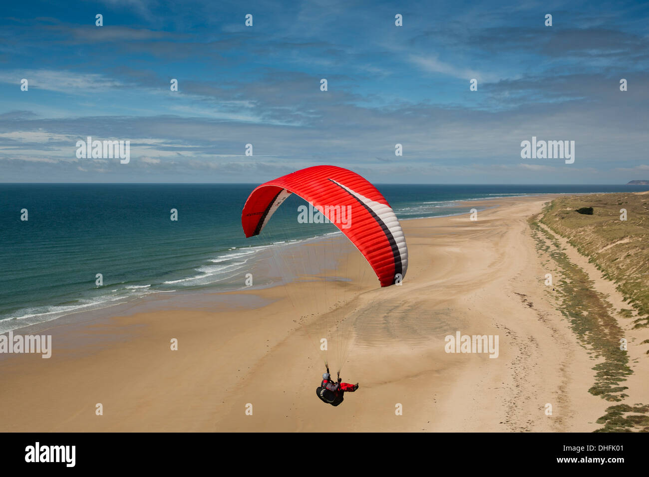 Paraglider with red canopy hi-res stock photography and images - Alamy