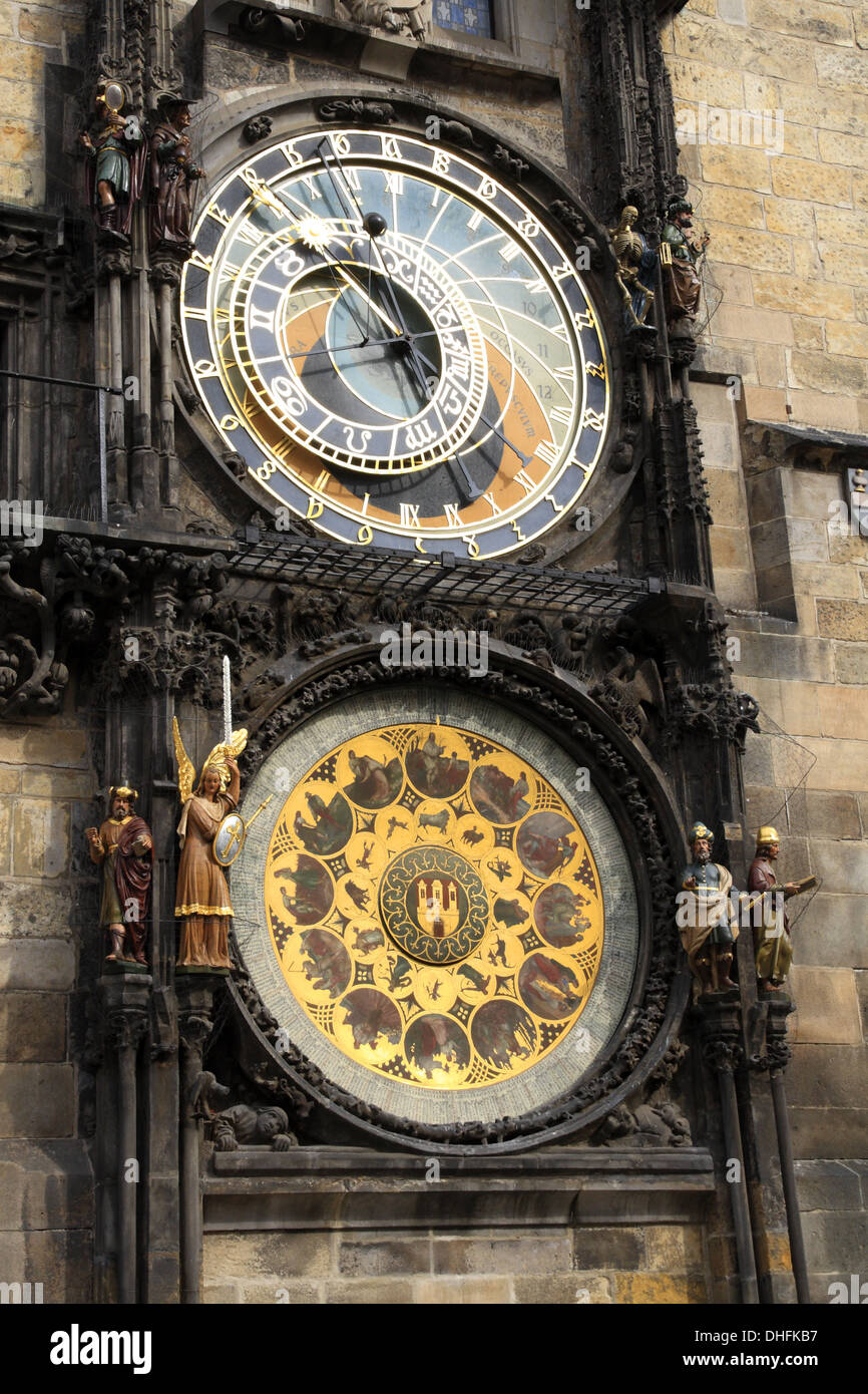 Heritage clock hi-res stock photography and images - Alamy
