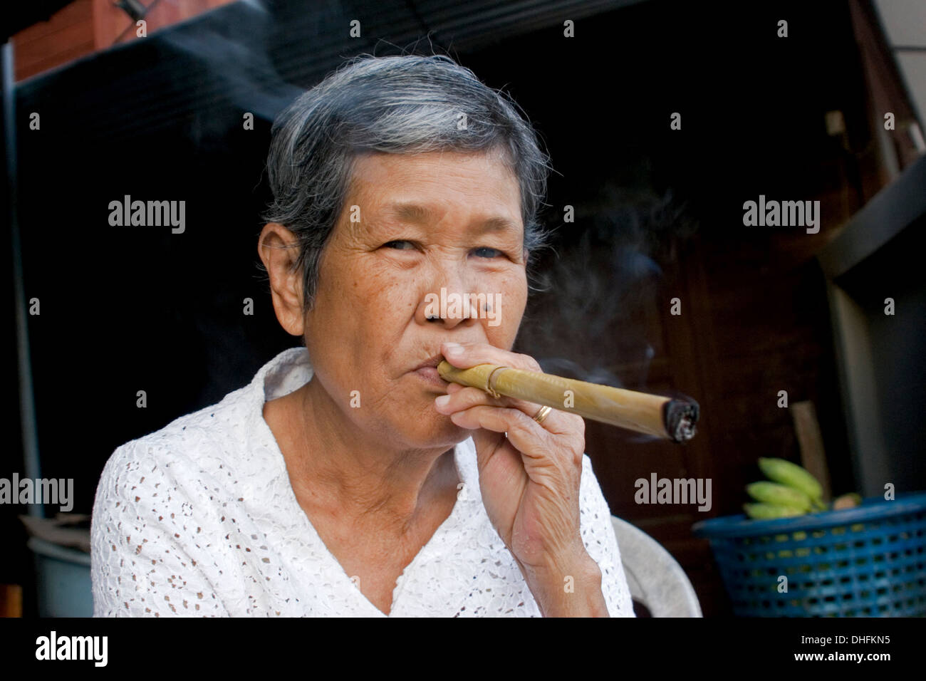 Big cigar hi-res stock photography and images - Alamy