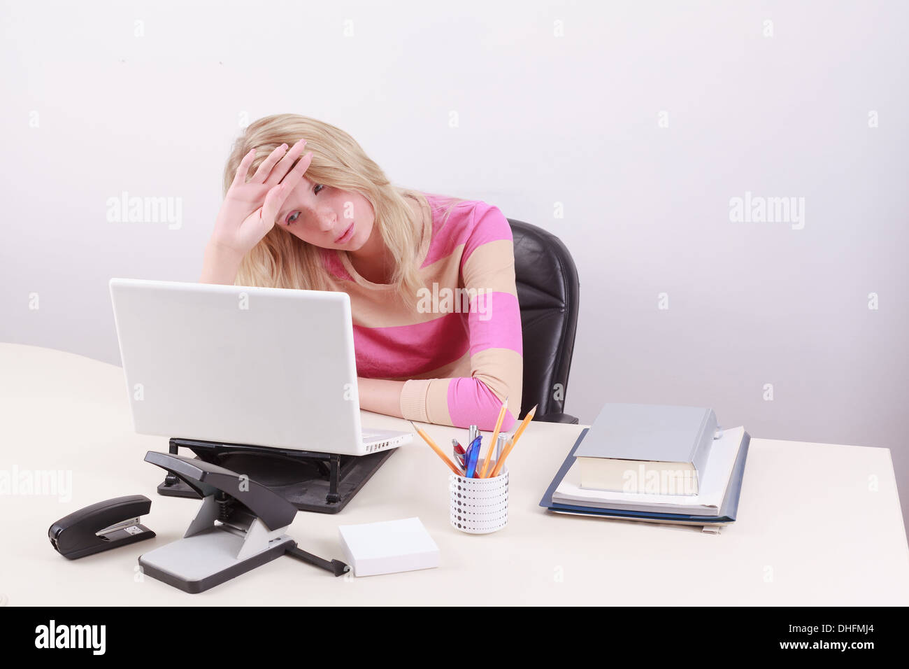 Young woman stressed at the computer learn from Stock Photo - Alamy