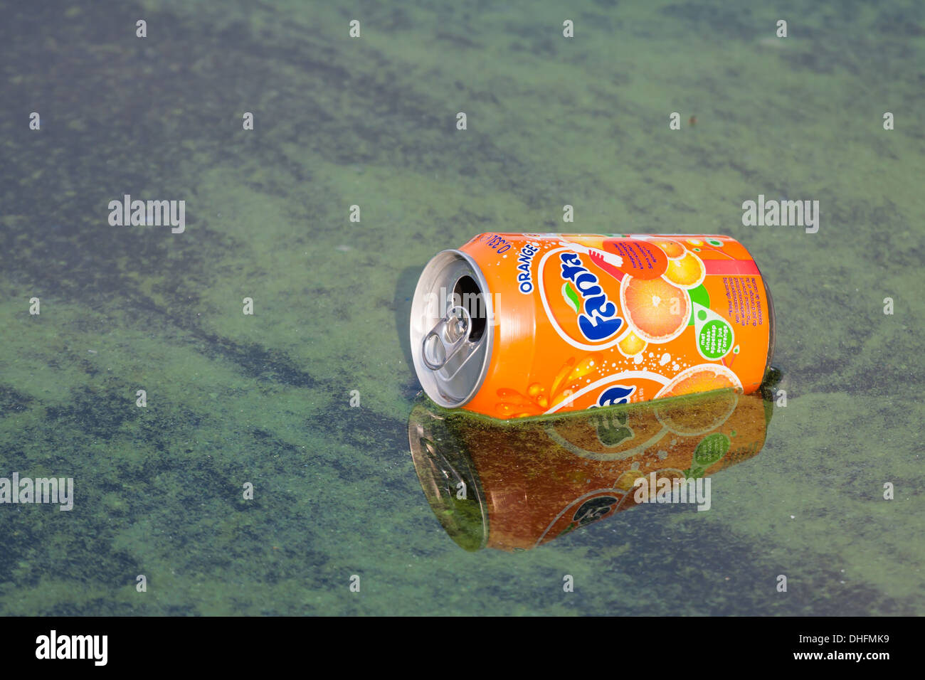 Soda can floating in sea hi-res stock photography and images - Alamy