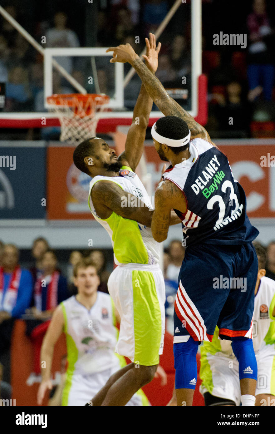 Munich, Germany. 08th Nov, 2013. Munich's Malcolm Delaney (C) and Earl ...