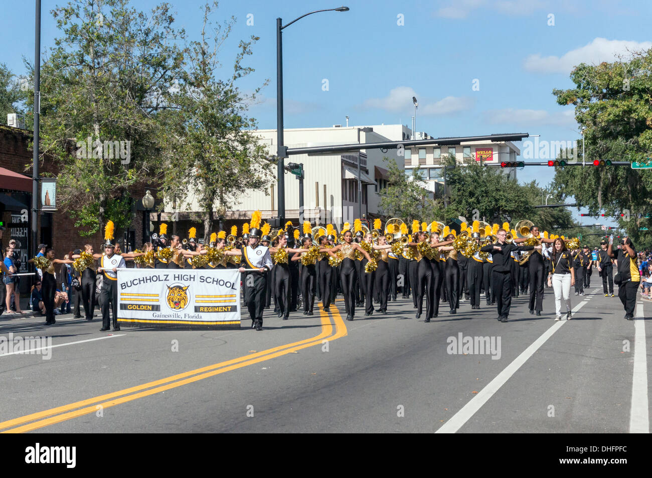 High school marching band yellow hi-res stock photography and images ...