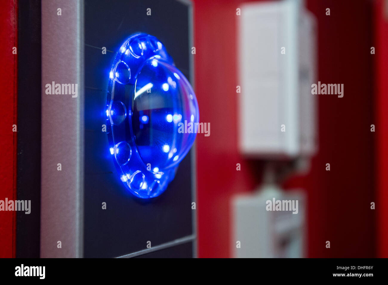 Berlin, Germany. 30th Oct, 2013. A blood vessel scanner is inoperation ...