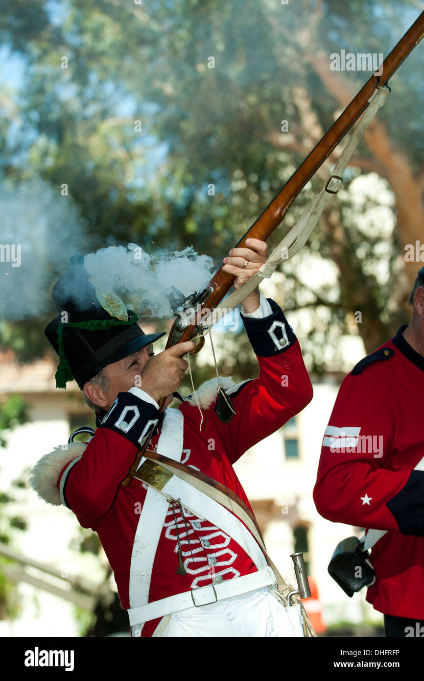 Muzzle loading rifle hi-res stock photography and images - Alamy