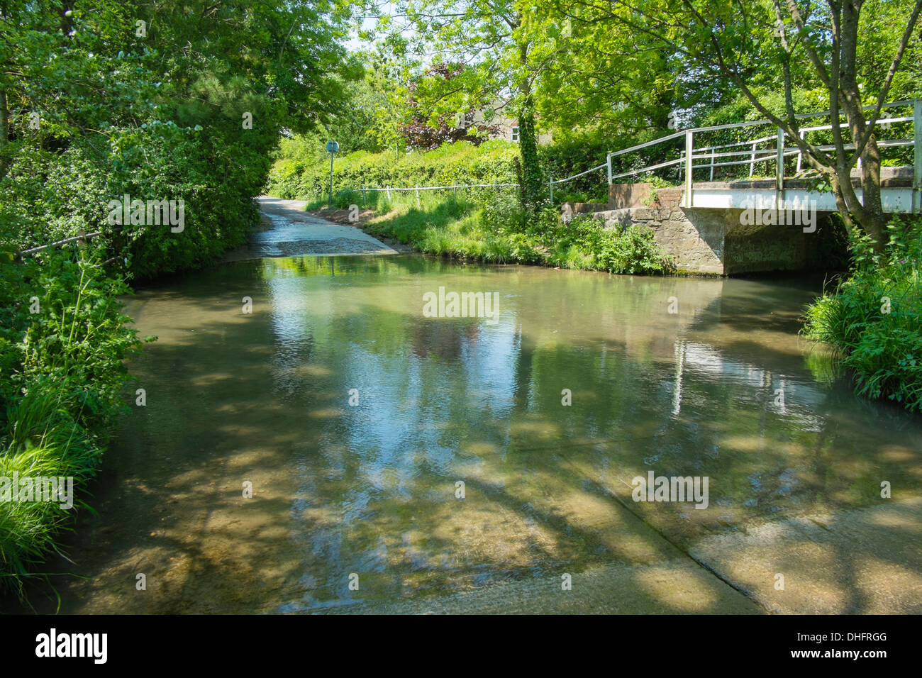 Bridge over the river stour gillingham dorset hi-res stock photography ...