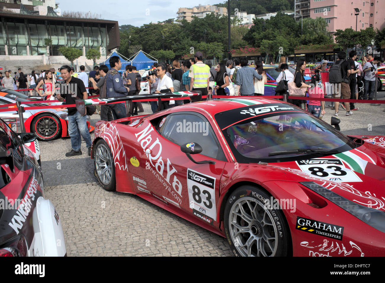 Crowd milling hi-res stock photography and images - Alamy