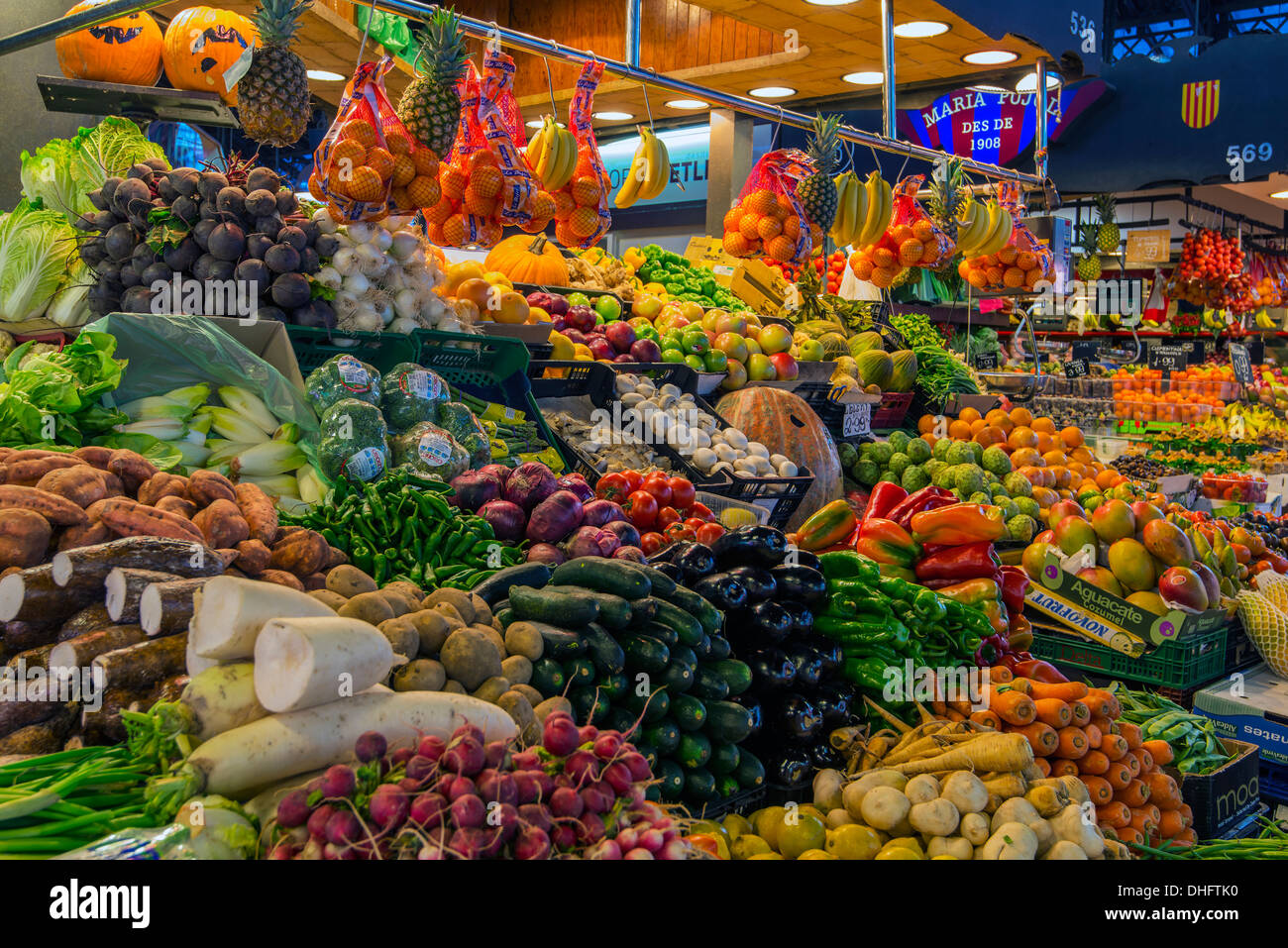 Colorful fruit and vegetables stall, La Boqueria Market, Barcelona ...