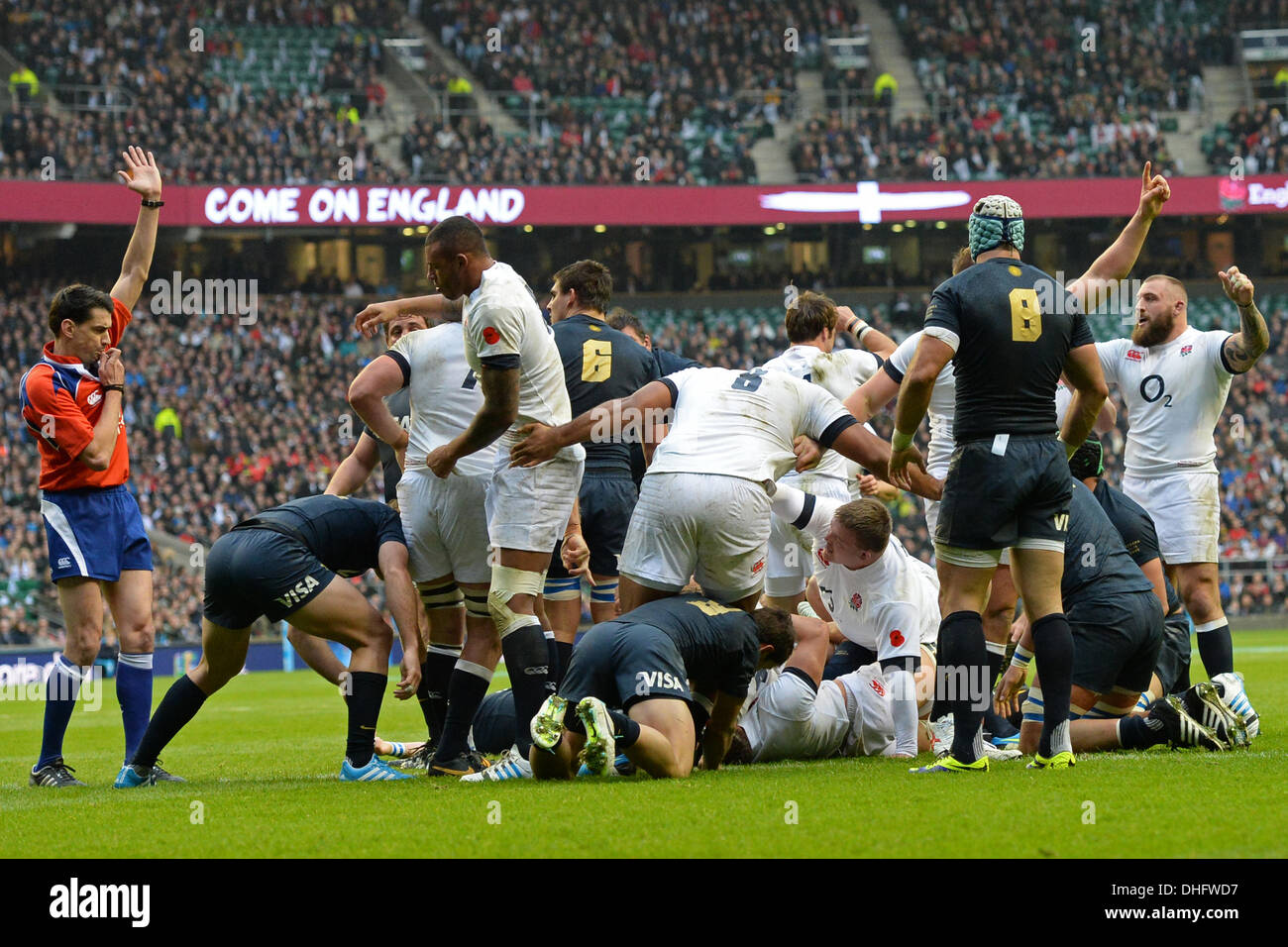 Rugby union referee signals hi-res stock photography and images - Alamy