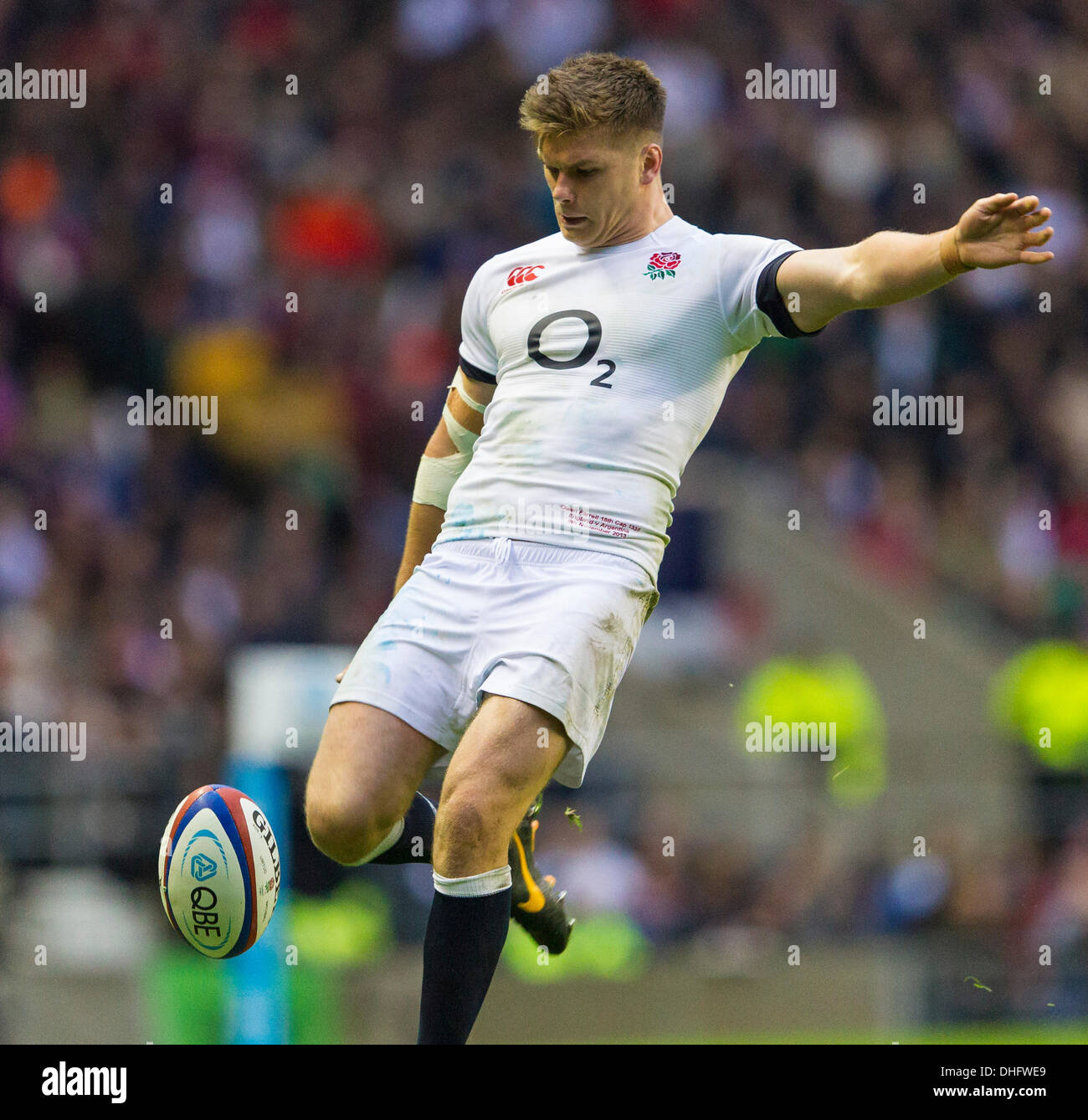 London, UK. 09th Nov, 2013. England outhalf Owen FARRELL in kicking ...