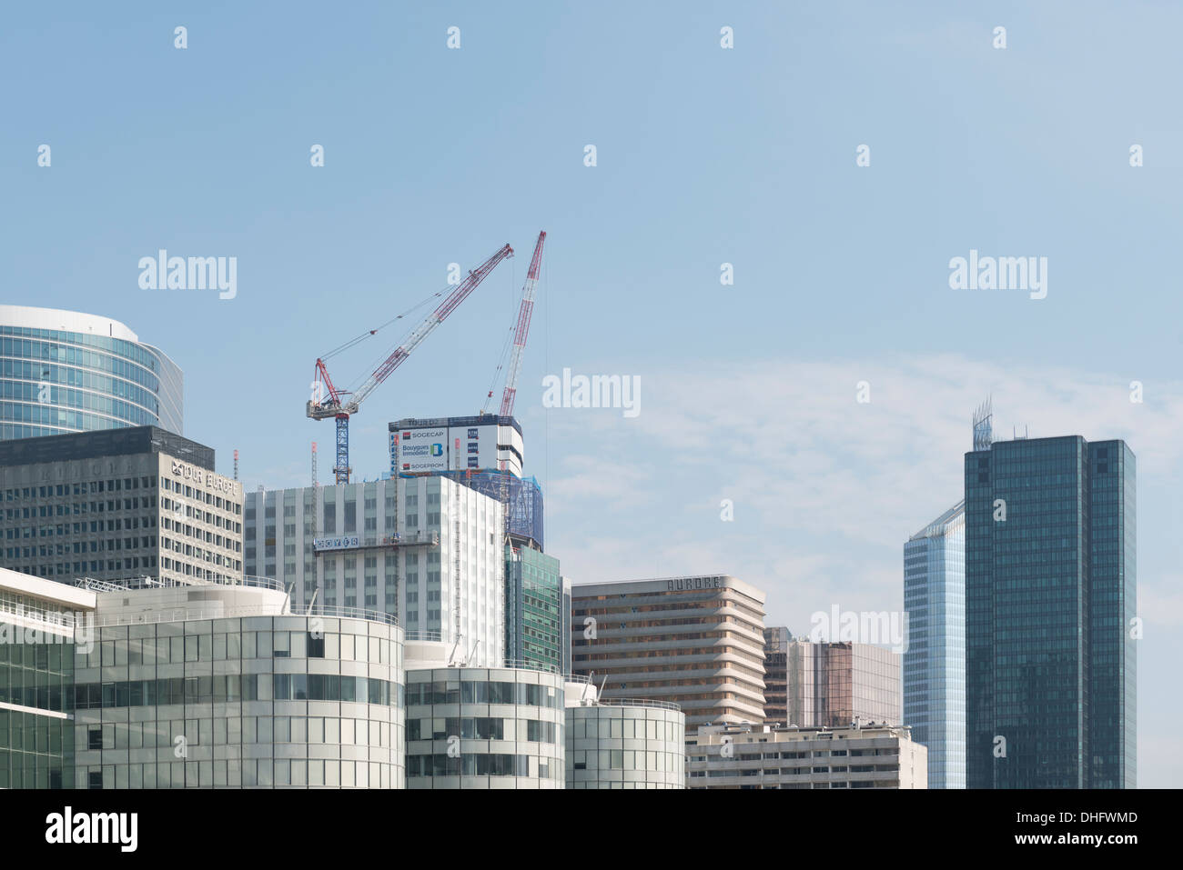 La defense skyscrapers hi-res stock photography and images - Alamy