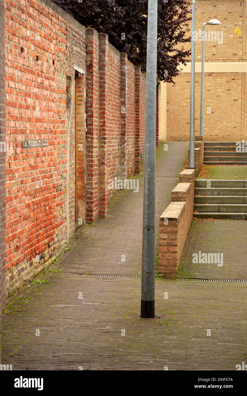 Small side alley hi-res stock photography and images - Alamy