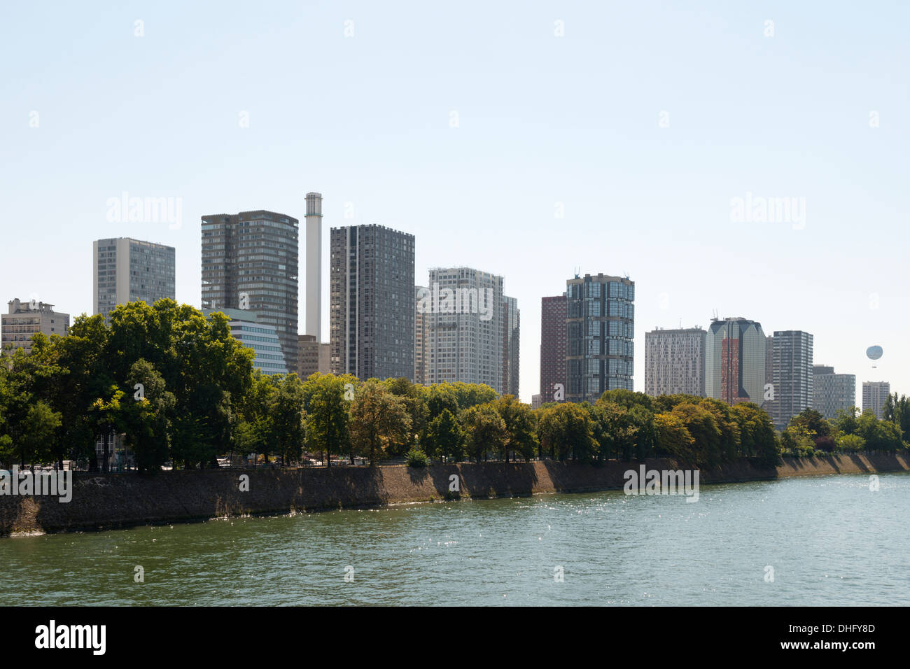 Cluster of high rise buildings hi-res stock photography and images - Alamy