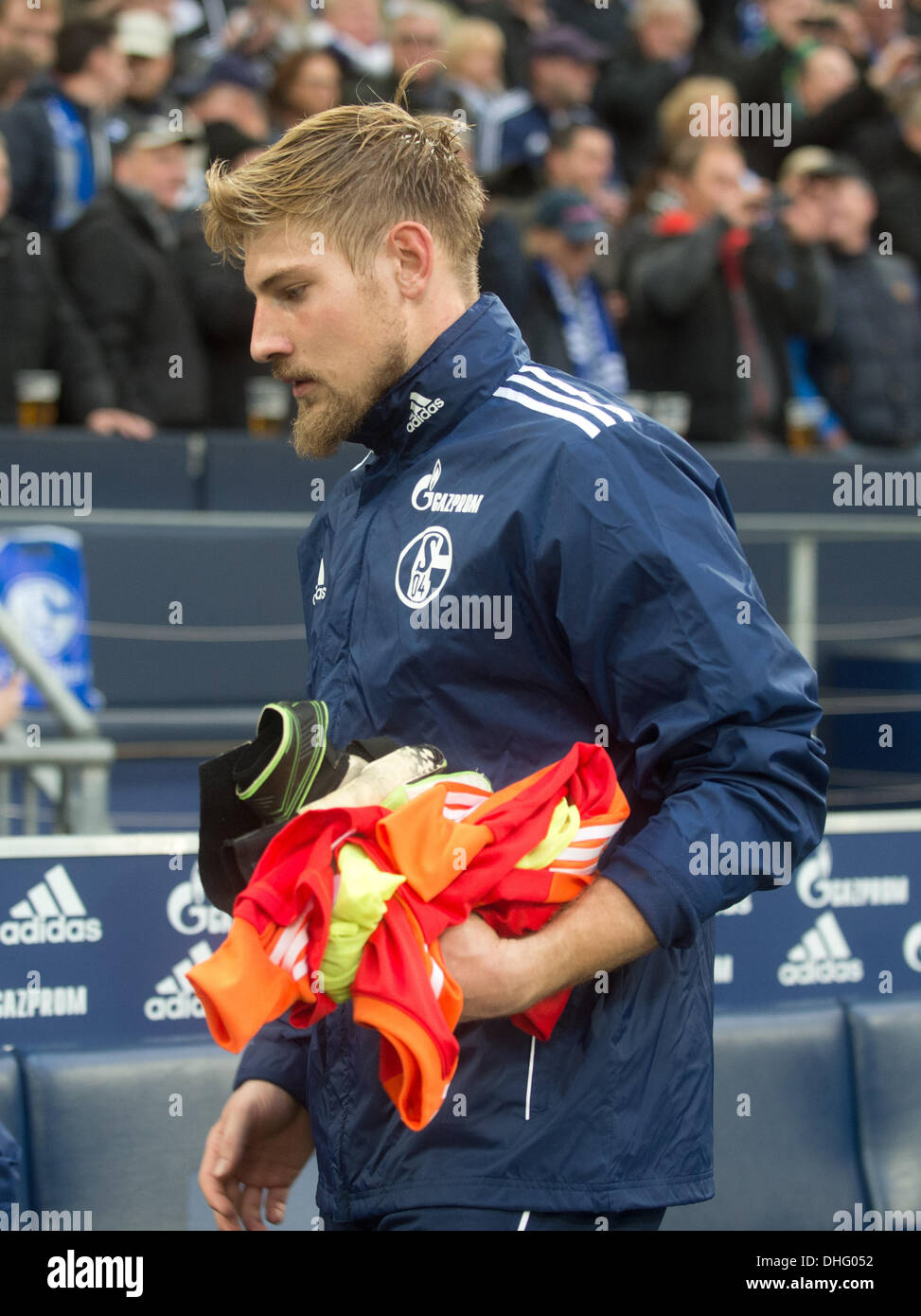 Gelsenkirchen, Germany. 09th Nov, 2013. Schalke's goal keeper walks to ...