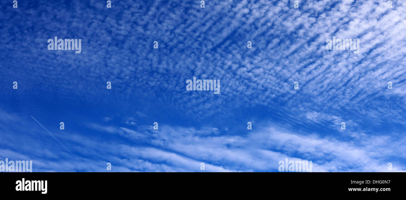 Cirrus plane hi-res stock photography and images - Alamy
