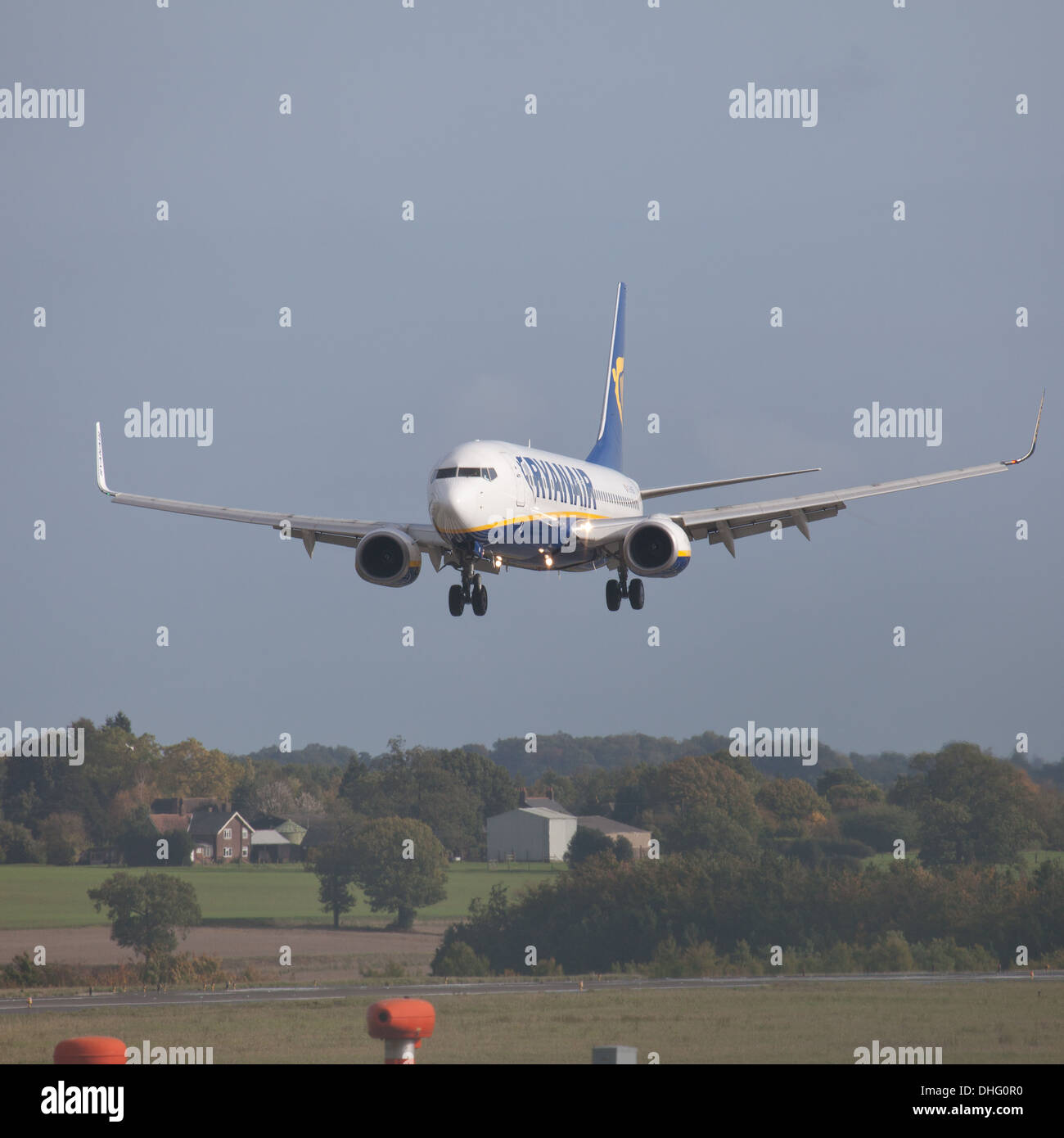 Ryanair Boeing 737 EI-DHD landing at London-Luton Airport LTN Stock ...