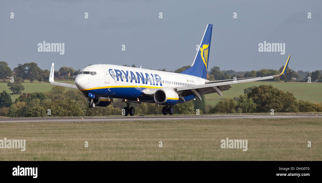 Ryanair Boeing 737 EI-DAO landing at London-Luton Airport LTN Stock ...