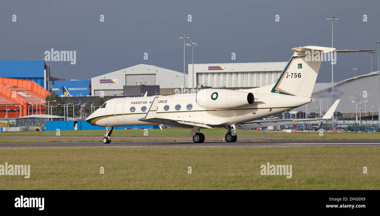 Pakistan Airforce Gulfstream Aerospace G450 J-756 departing London ...