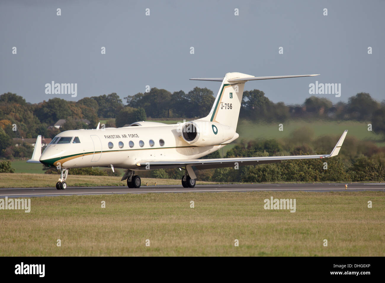 Pakistan Airforce Gulfstream Aerospace G450 J-756 departing London ...