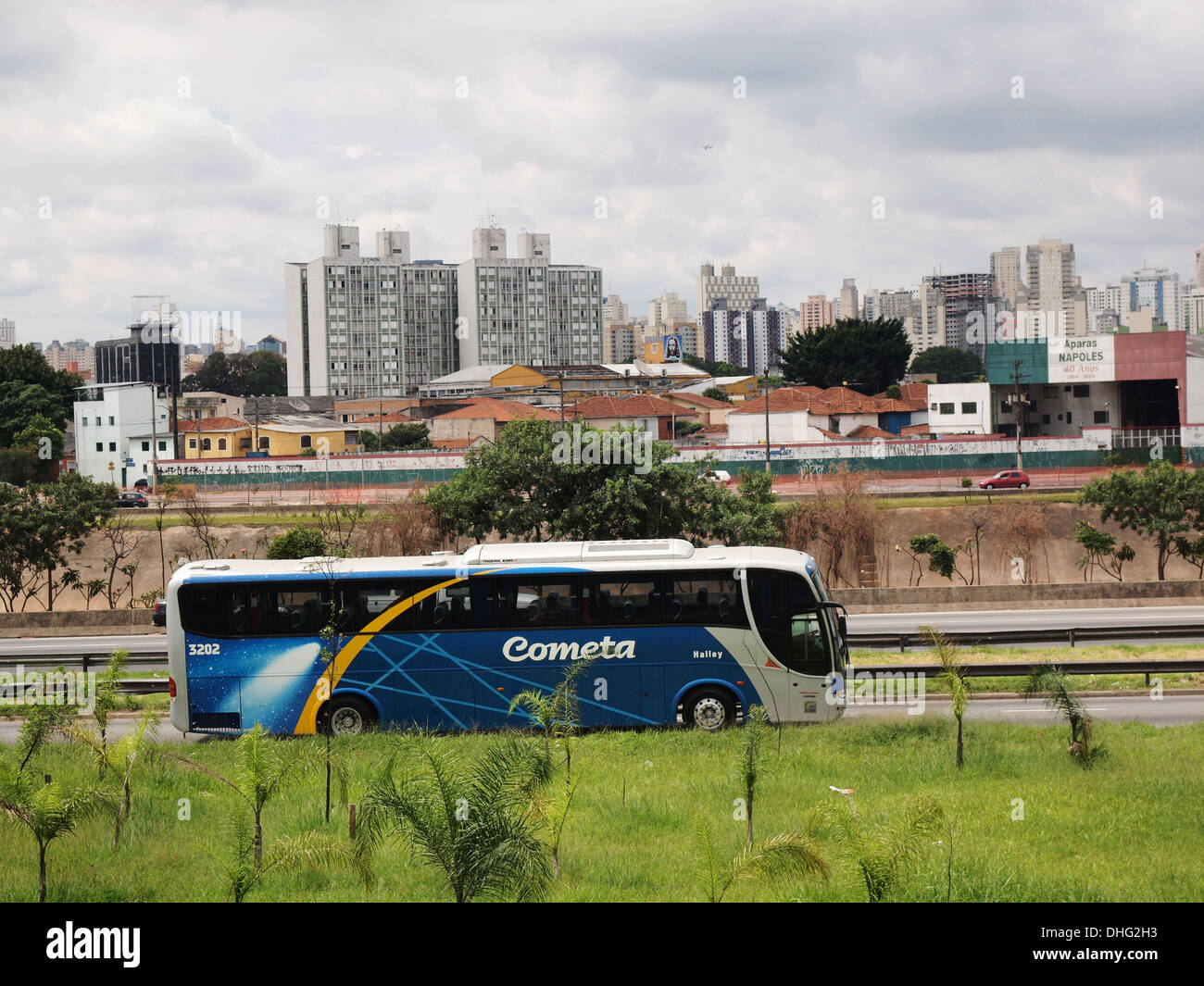 The marginal highway in Sao Paulo which runs along the margins of the ...