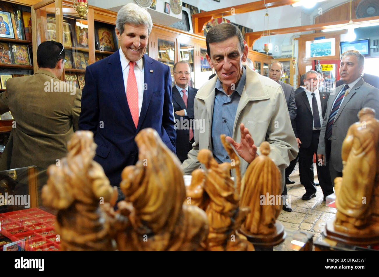 US Secretary of State John Kerry and Epiphany Tabash, owner of the ...