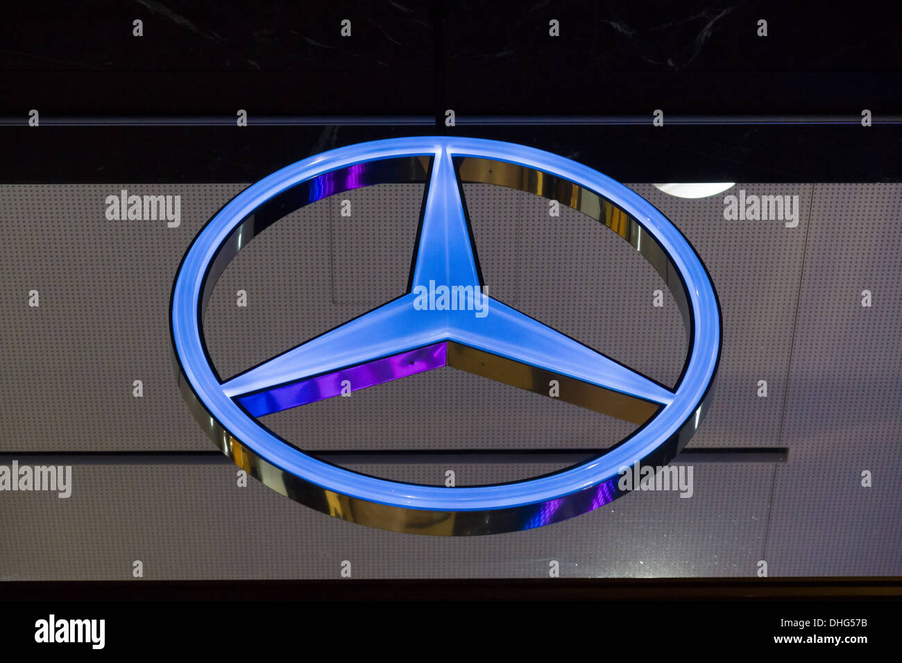 Mercedes benz star hi-res stock photography and images - Alamy