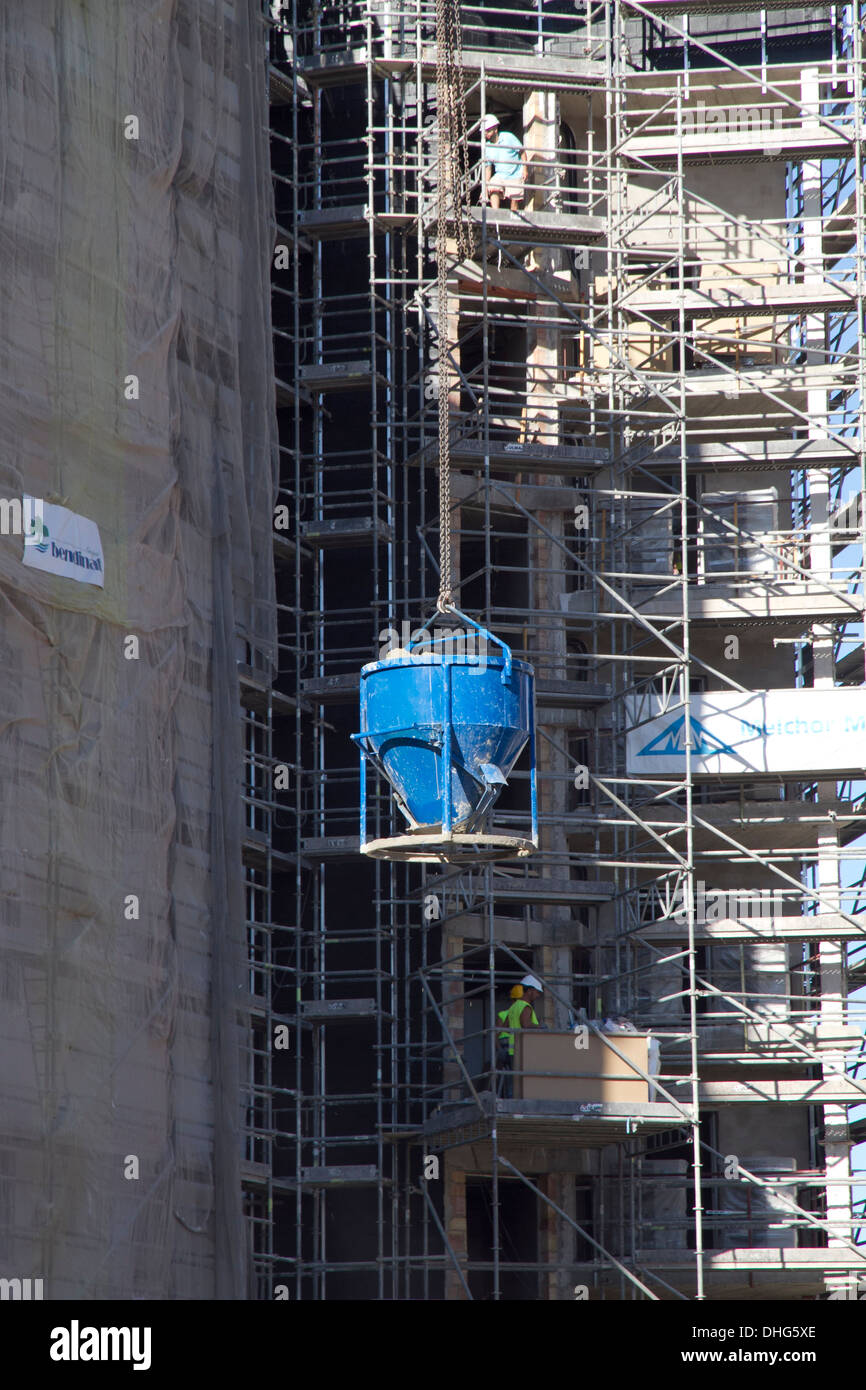construction site workers edifice building Stock Photo - Alamy