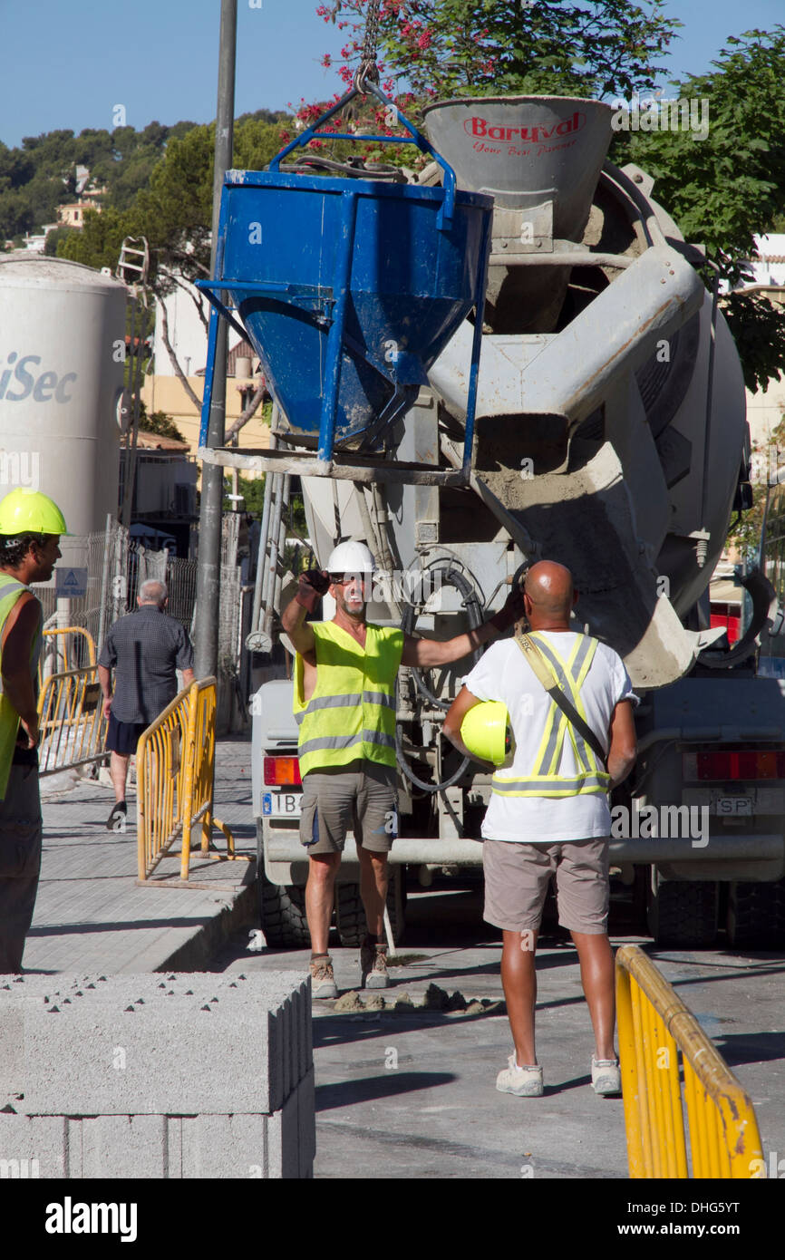 construction site workers edifice building Stock Photo - Alamy