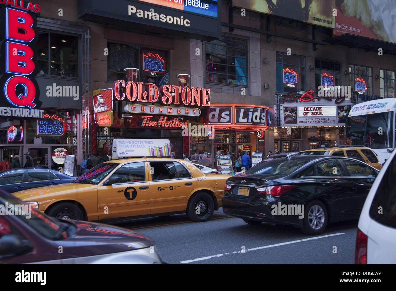 Times square nyc hi-res stock photography and images - Alamy