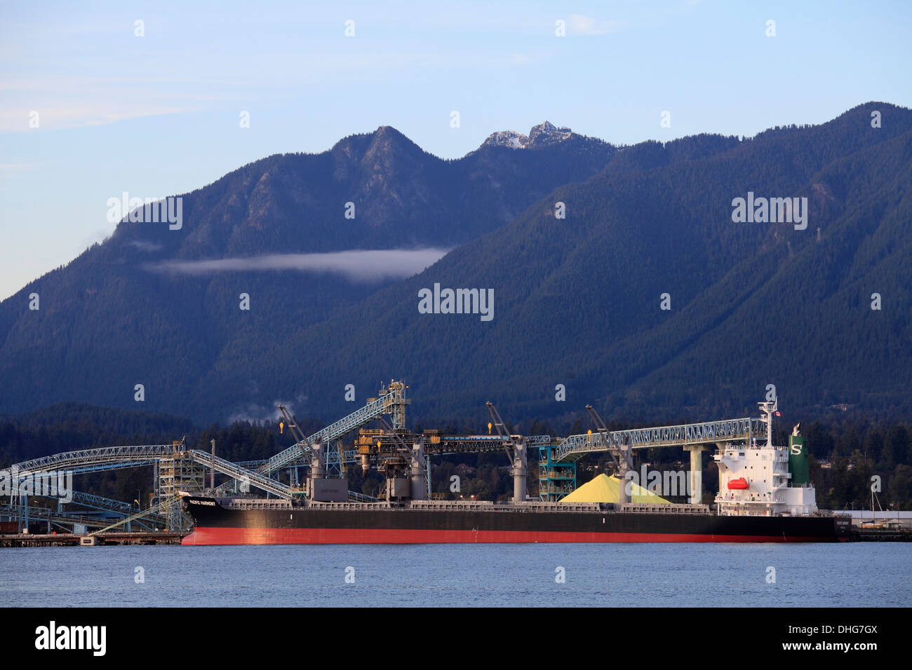 Canada, Vancouver, Burrard Inlet, harbour, freight ship Stock Photo - Alamy