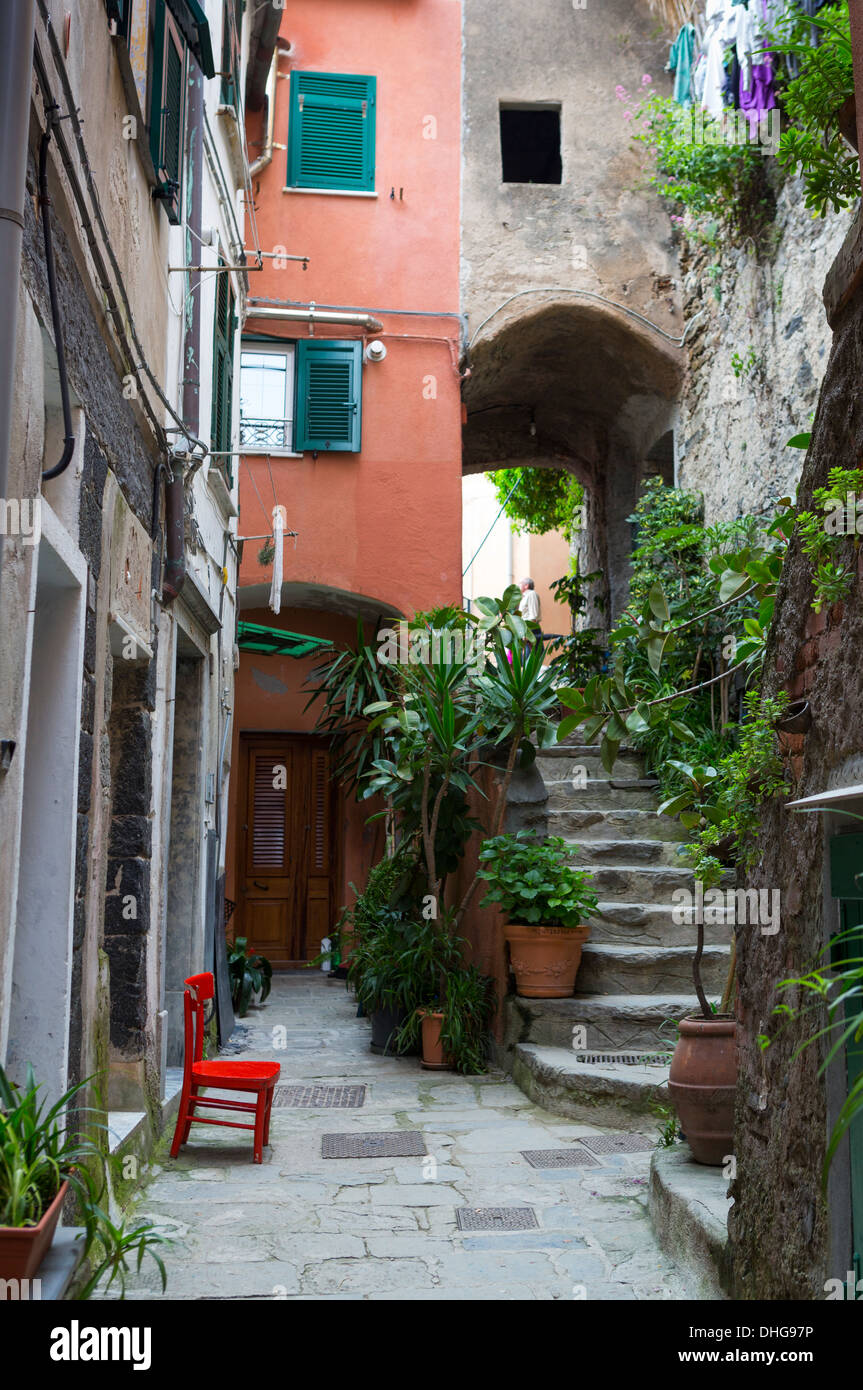 Colorful Italian alley with plants in Vernazza in Cinque Terre, Italy ...