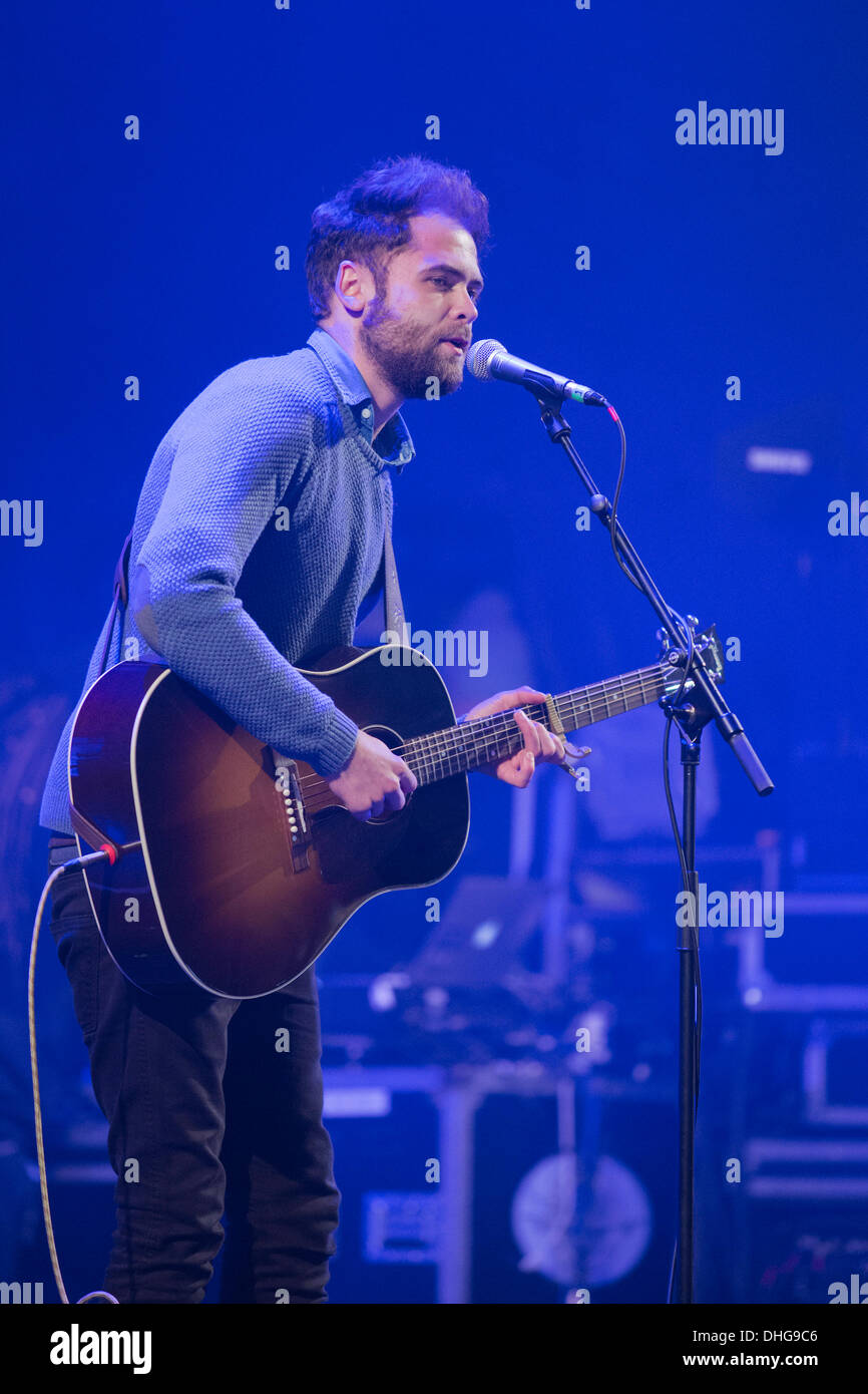 London, UK. 9 November 2013. Passenger, singer Mike Rosenberg ...