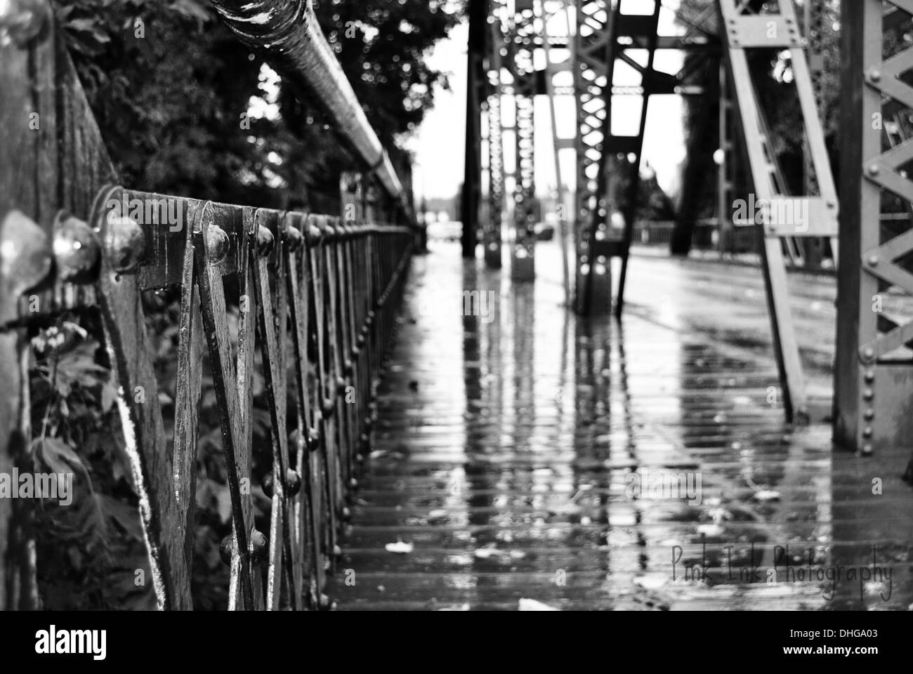 Bridge in the rain hi-res stock photography and images - Alamy