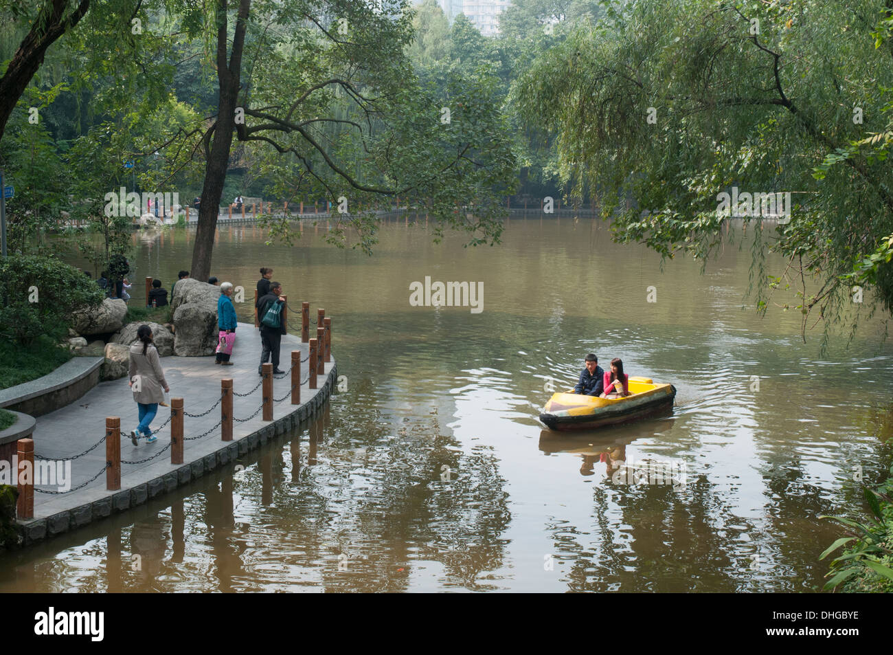 Sichuan chengdu lake boat leisure hi-res stock photography and images ...