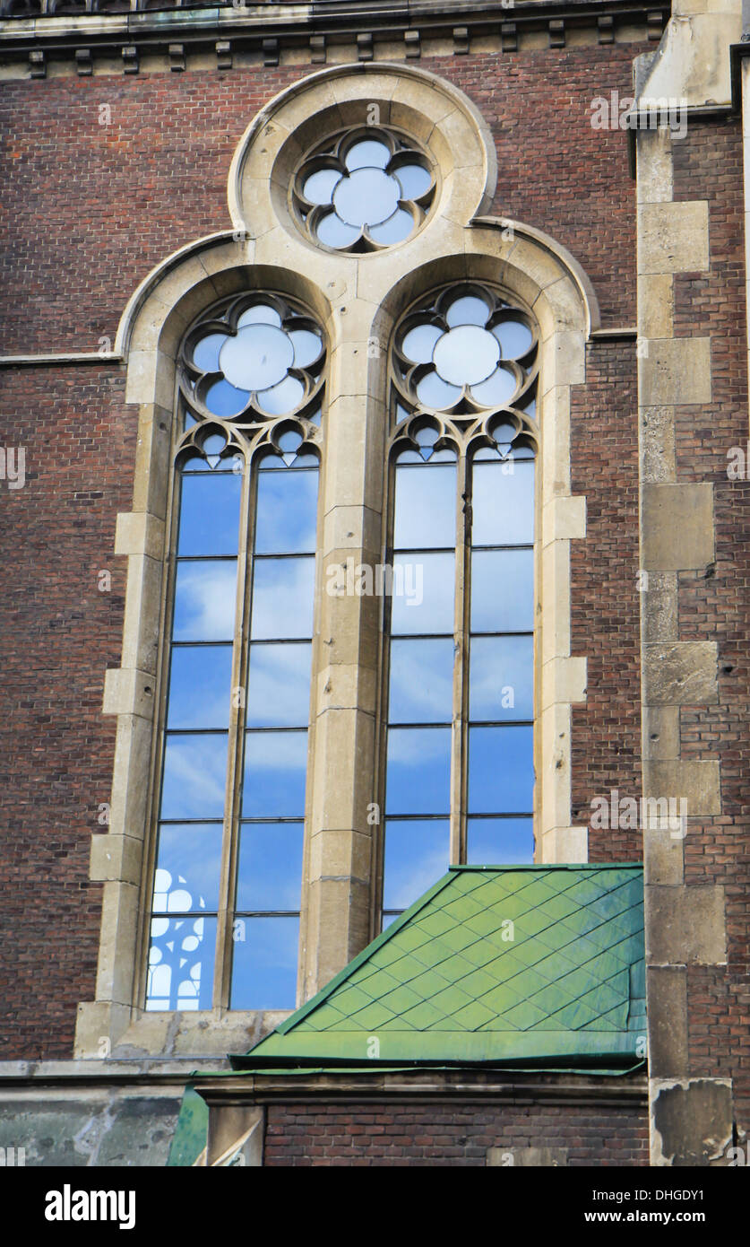 Window exterior outside church hi-res stock photography and images - Alamy