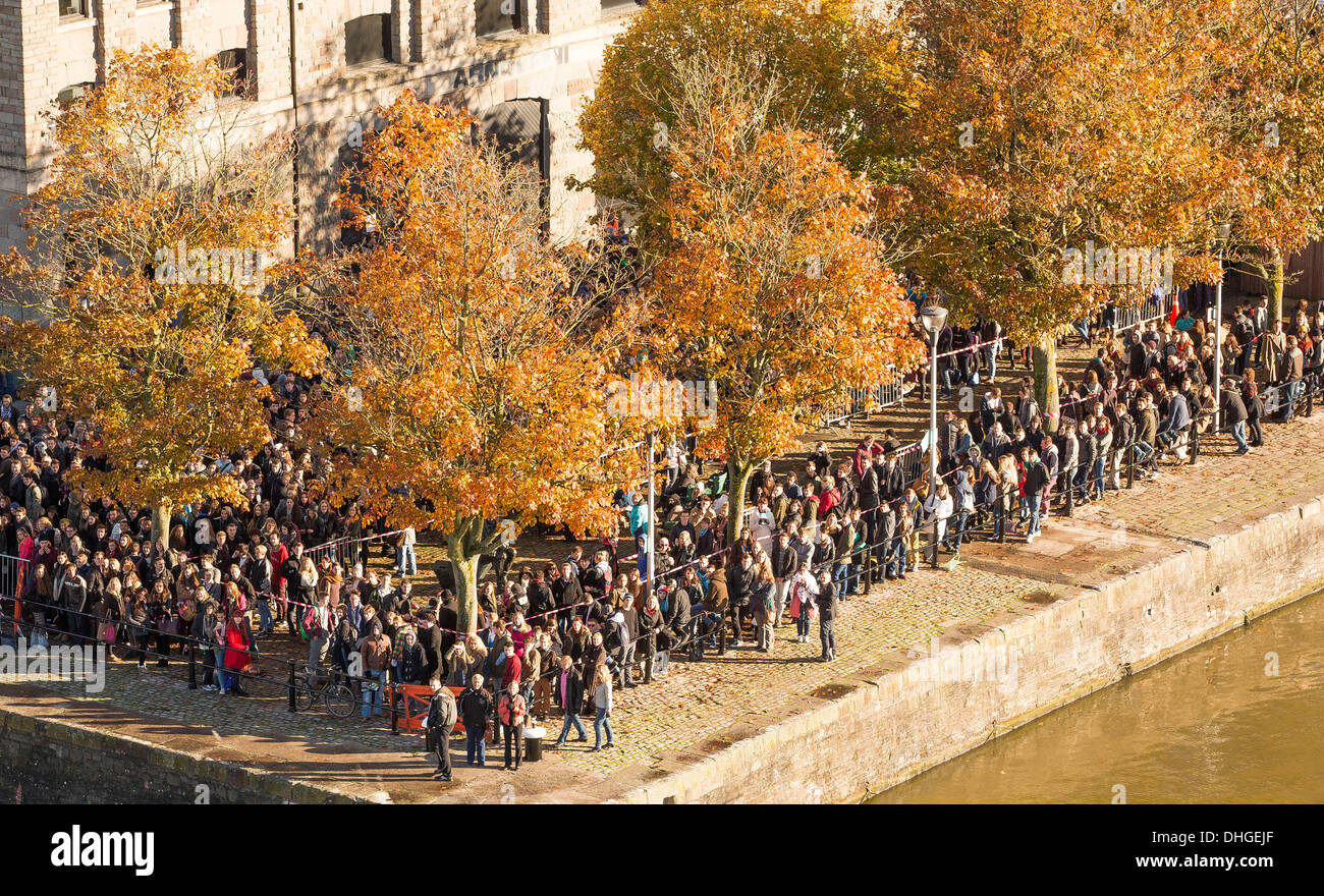 Bristol, UK. 10 November 2013. Hundreds of budding actors queue outside ...
