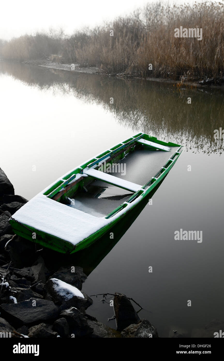 Empty wooden boat river bank hi-res stock photography and images - Alamy