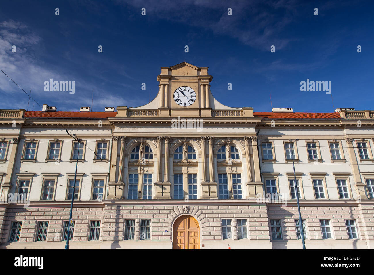 Architecture army barracks building hi-res stock photography and images ...
