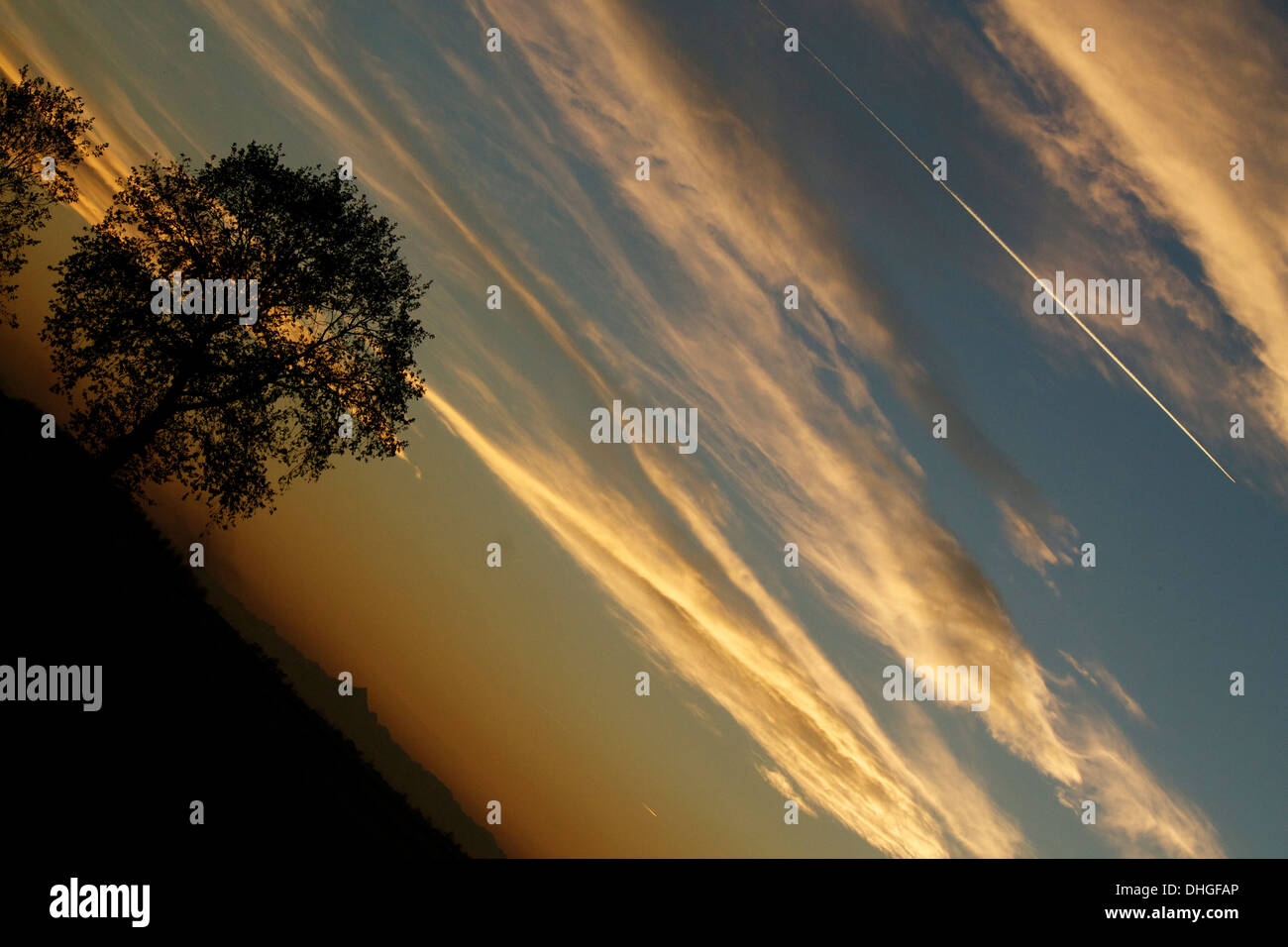 Horizon outline hi-res stock photography and images - Alamy