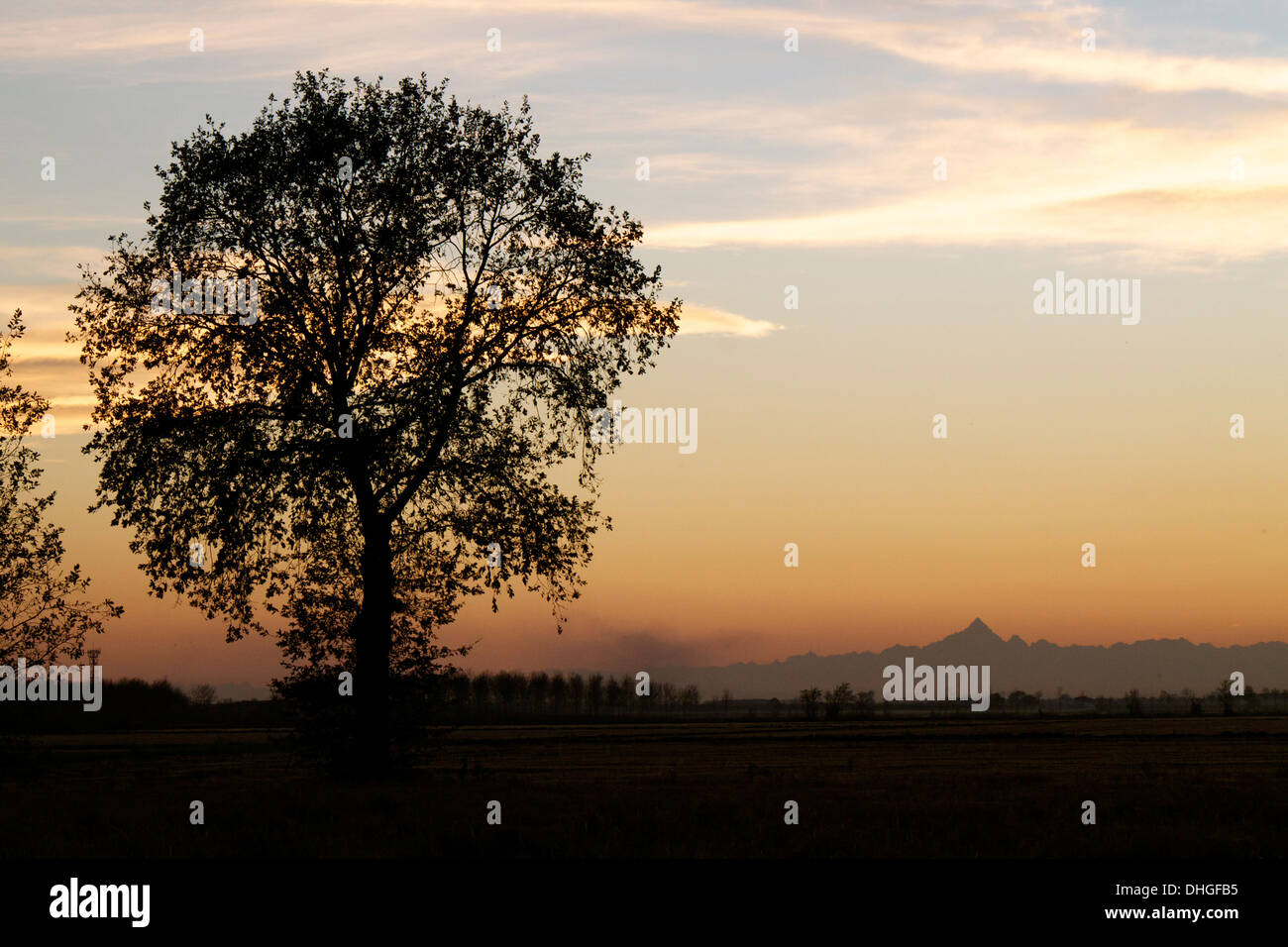 Horizon outline hi-res stock photography and images - Alamy