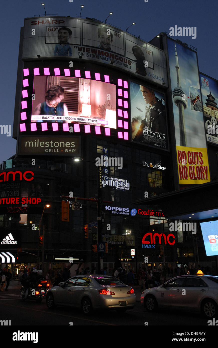 Evening in Dundas Square, Toronto, Canada Stock Photo - Alamy