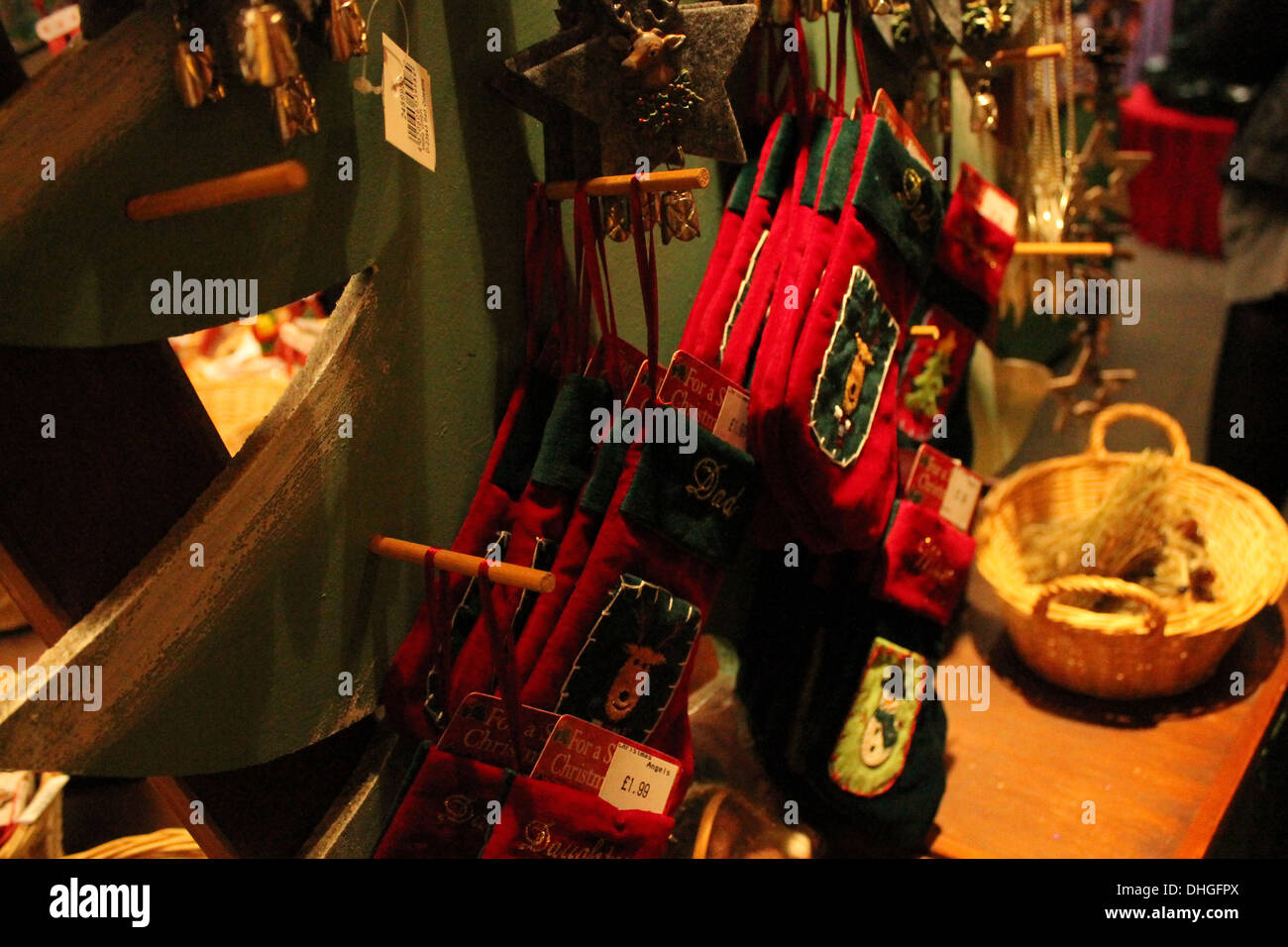 Stocking the shelves hi-res stock photography and images - Alamy