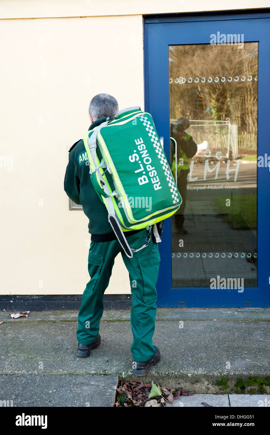 Paramedic hi-res stock photography and images - Alamy