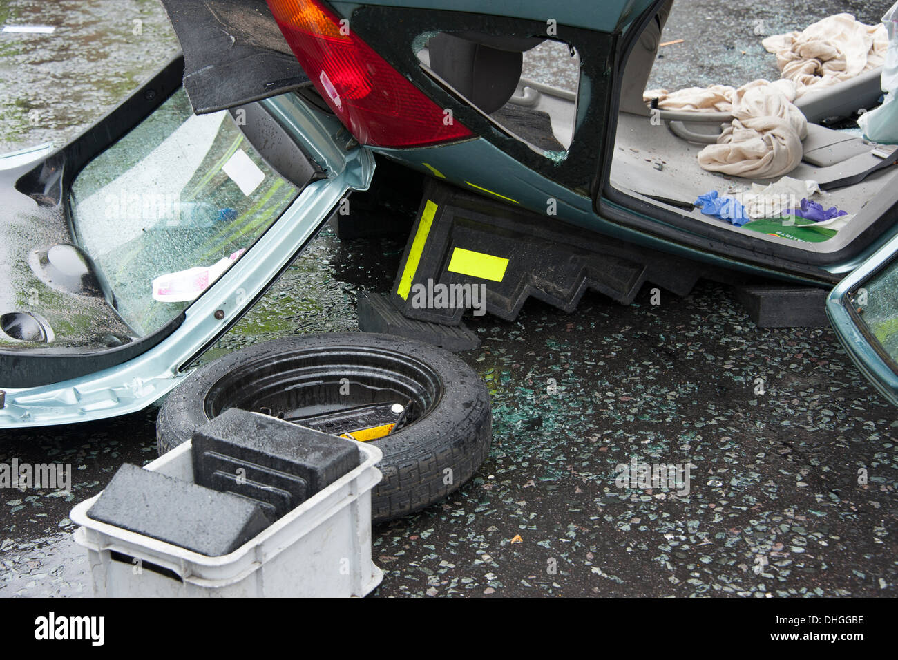 Car Crash stabilised stabilisation chocks chocked Stock Photo - Alamy