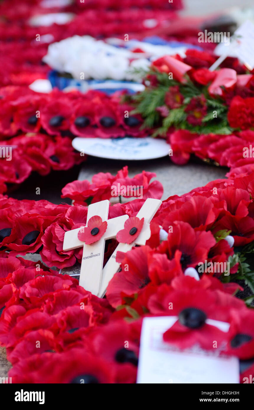 Poppies crosses on remembrance day hi-res stock photography and images ...
